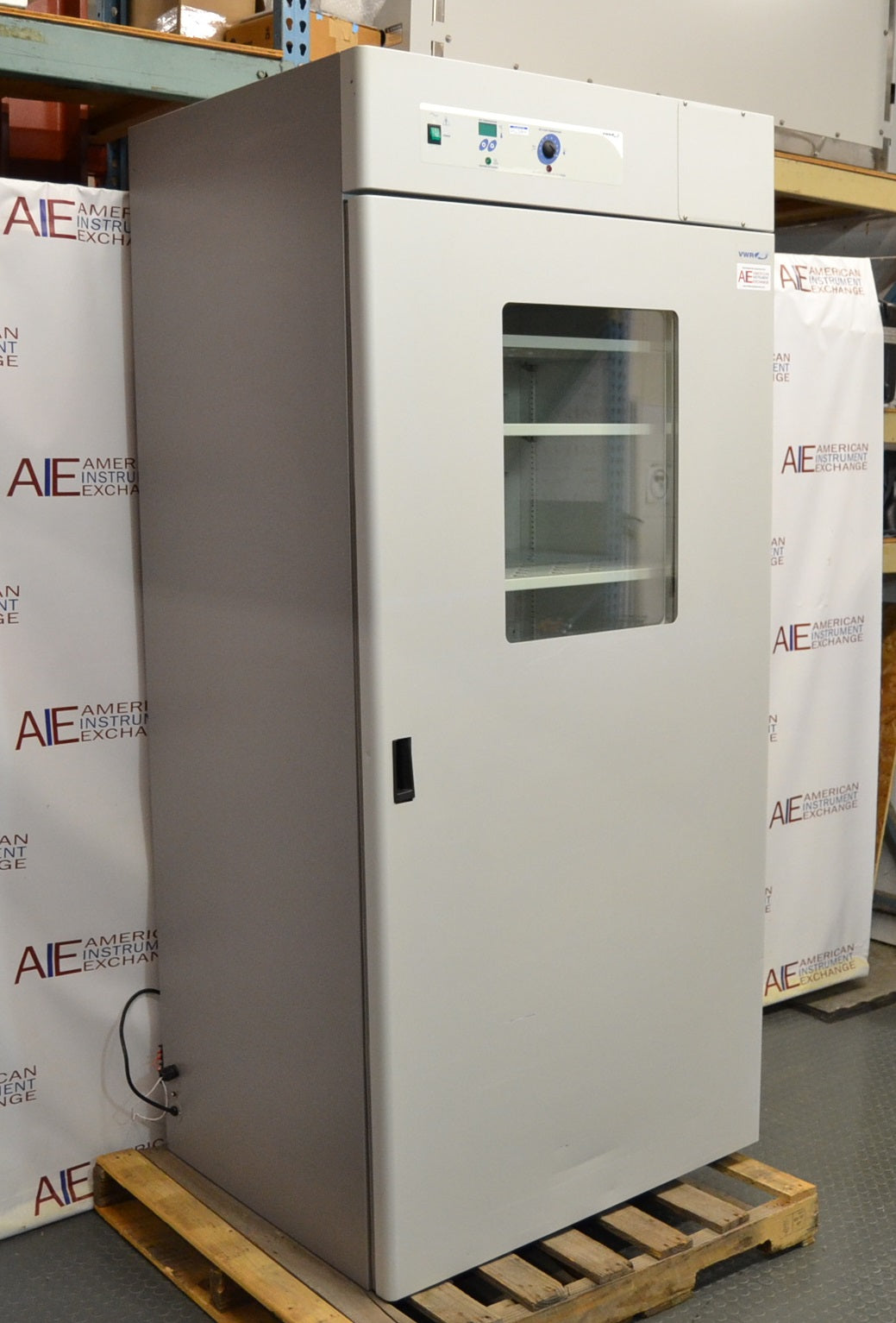 VWR model 1925 Reach-In Incubator - 3186GG INC